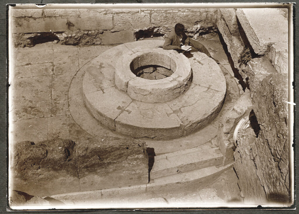 Deuses urânios e ctônicos - Submundo Periférico